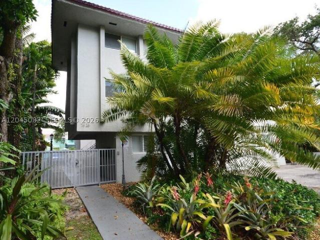 Luxury apartment complex for rent in Miami, United States