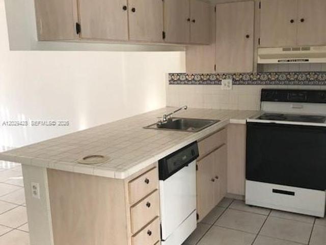 Luxury apartment complex for rent in Miami, United States
