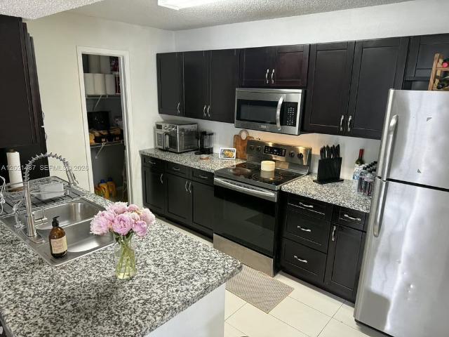Luxury apartment complex for rent in Miami, United States