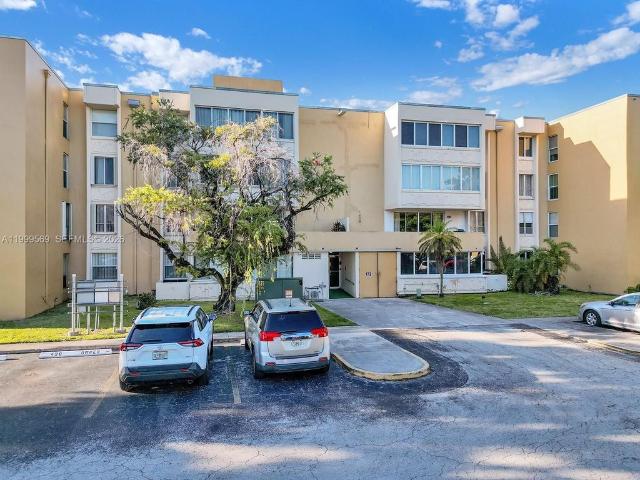 Luxury apartment complex for rent in Miami, United States