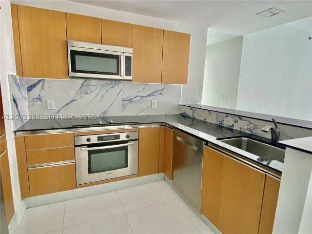Luxury apartment complex for rent in Miami, United States