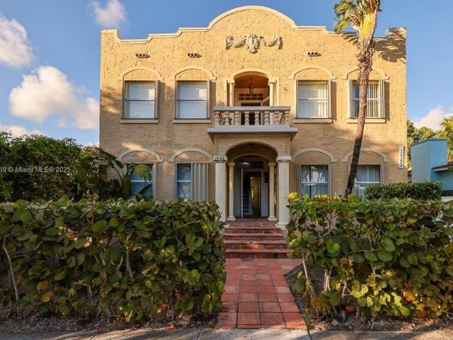 Luxury apartment complex for rent in Miami, United States