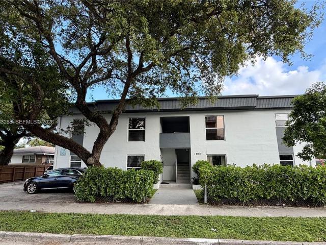 Luxury apartment complex for rent in Miami, United States