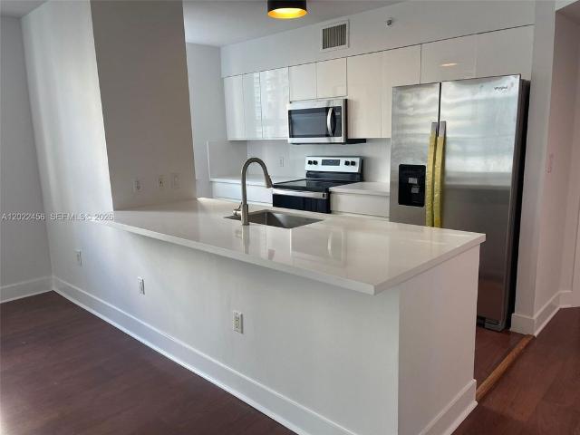 Luxury apartment complex for rent in Miami, United States
