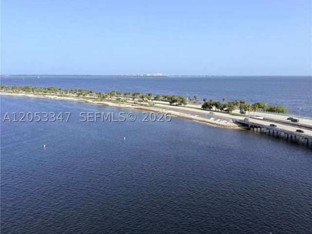 Luxury apartment complex for rent in Miami, United States