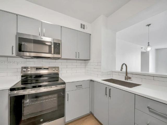 Luxury apartment complex for rent in Miami, United States