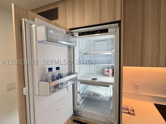 Luxury apartment complex for rent in Miami, United States