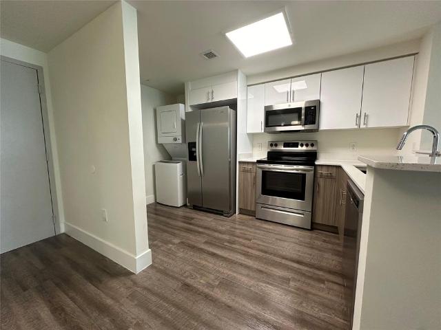 Luxury apartment complex for rent in Miami, United States