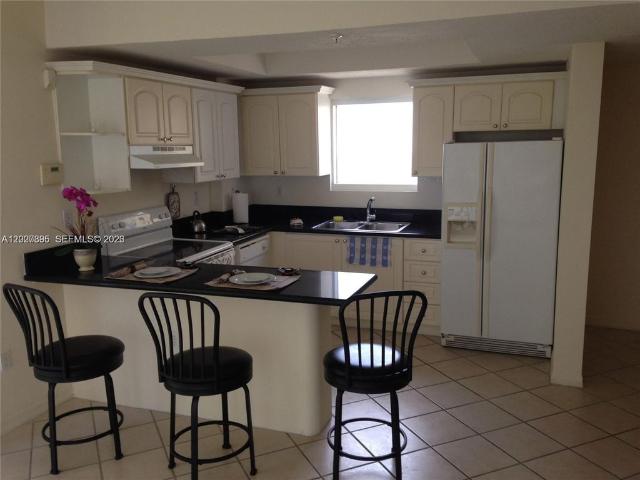 Luxury apartment complex for rent in Miami, United States
