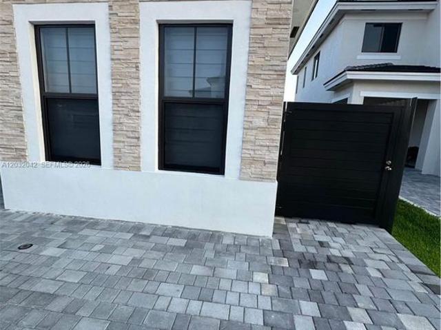 Luxury apartment complex for rent in Miami, United States