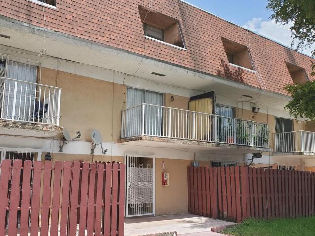 Luxury apartment complex for rent in Miami, United States
