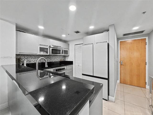Luxury apartment complex for rent in Miami, United States