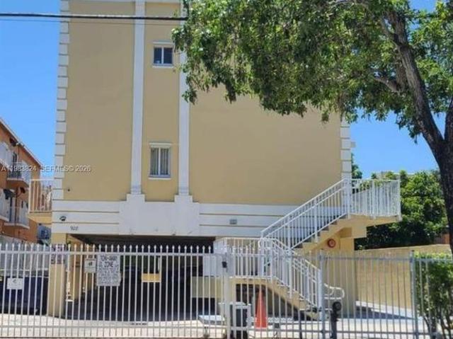 Luxury apartment complex for rent in Miami, United States