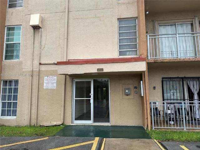 Luxury apartment complex for rent in Miami, United States