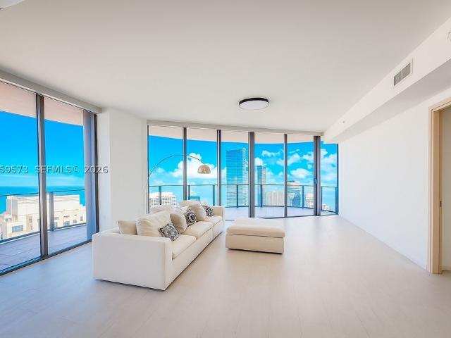 Luxury apartment complex for rent in Miami, United States