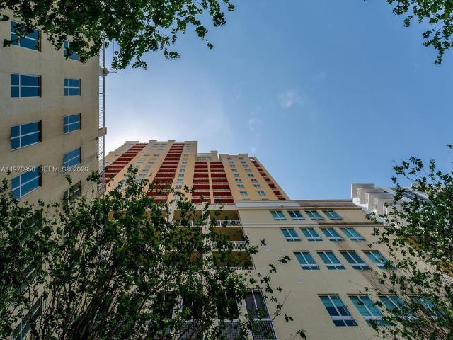 Luxury apartment complex for rent in Miami, Florida