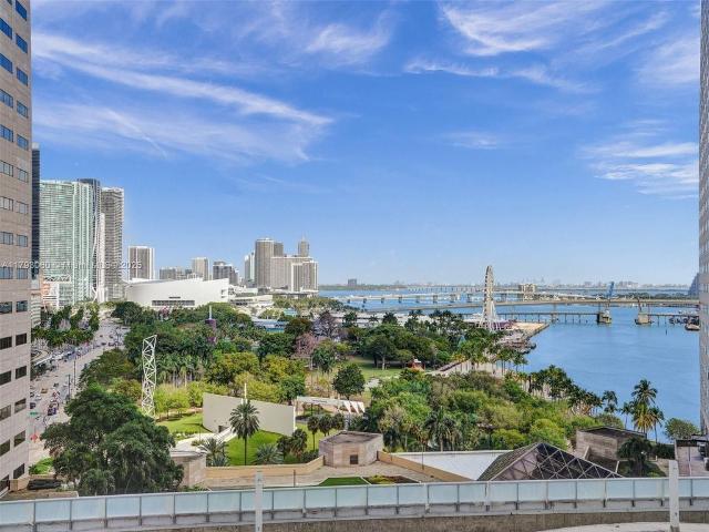 Luxury apartment complex for rent in Miami, United States
