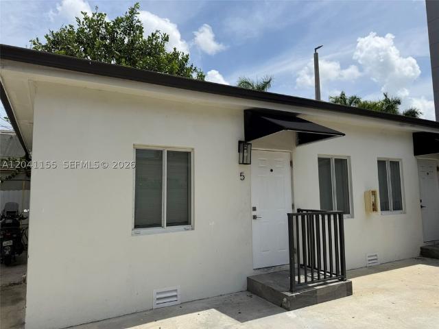 Luxury apartment complex for rent in Miami, United States