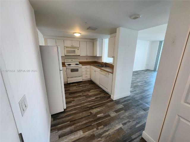 Luxury apartment complex for rent in Miami, United States