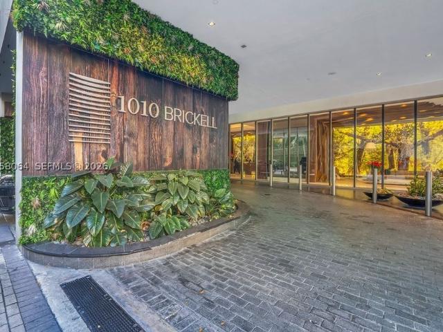 Luxury apartment complex for rent in Miami, United States