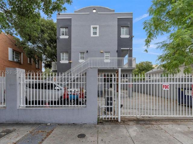 Luxury apartment complex for rent in Miami, United States