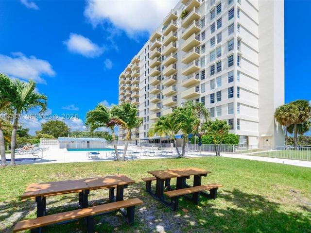 Luxury apartment complex for rent in Miami, United States