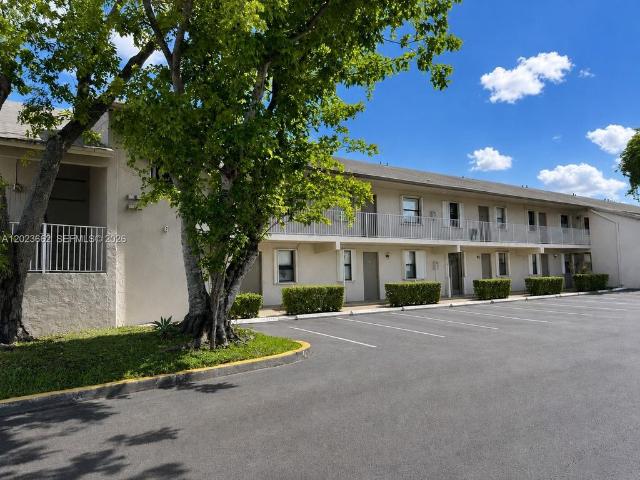 Luxury apartment complex for rent in Miami, United States