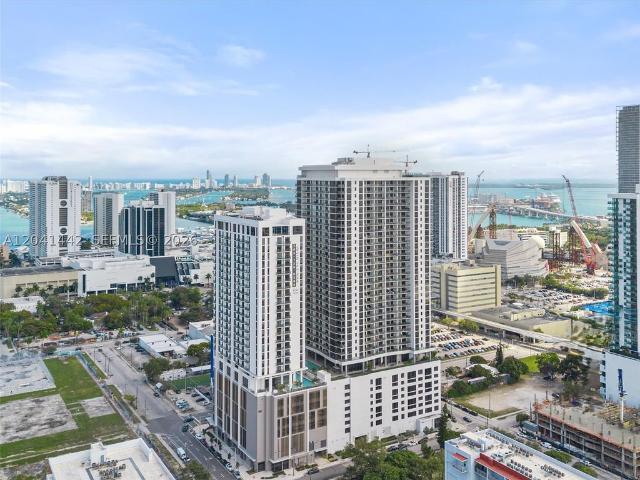Luxury apartment complex for rent in Miami, United States