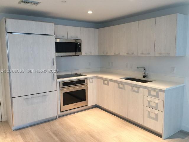 Luxury apartment complex for rent in Miami, United States