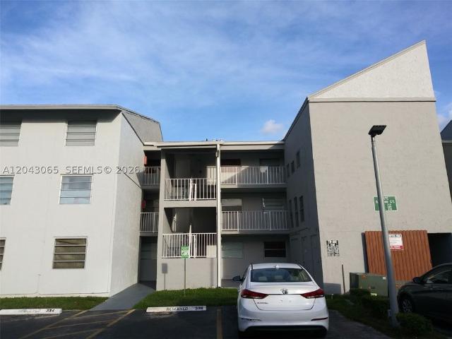 Luxury apartment complex for rent in Miami, United States