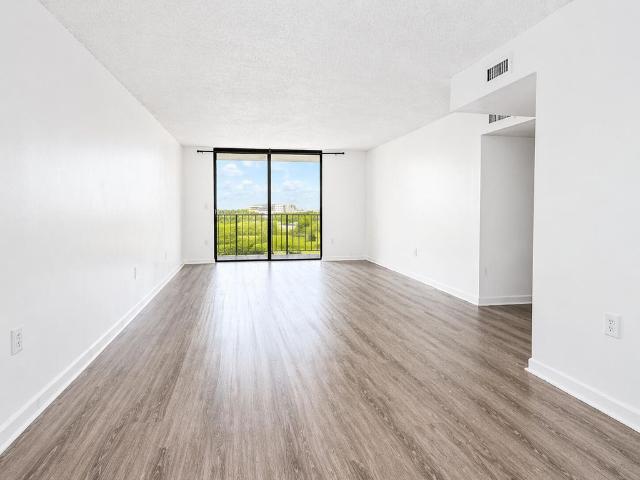 Luxury apartment complex for rent in Miami, United States