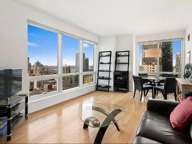 Luxury apartment complex for rent in Midtown Manhattan, Manhattan, New York