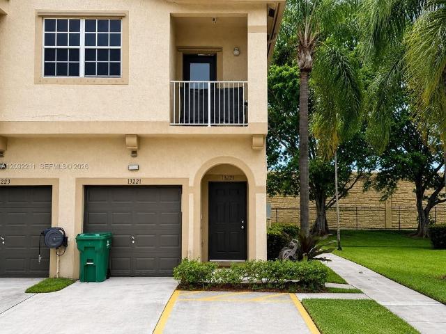 Luxury apartment complex for rent in Miramar, United States