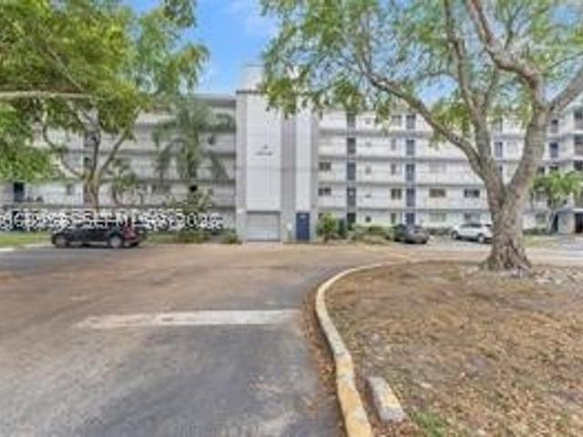 Luxury apartment complex for rent in Miramar, United States