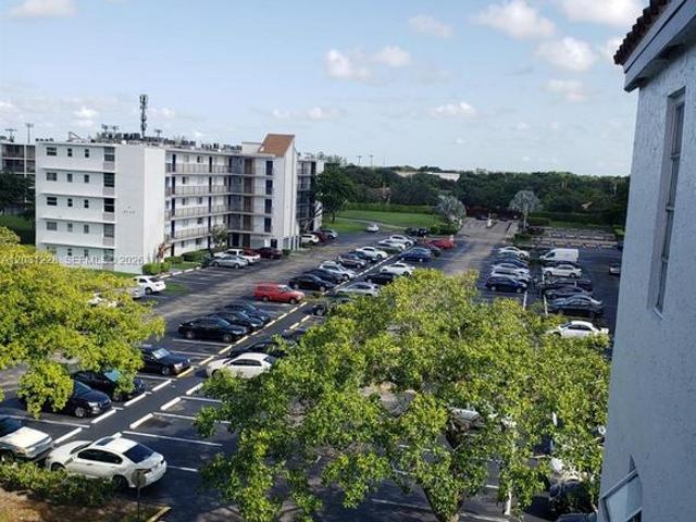Luxury apartment complex for rent in Miramar, United States