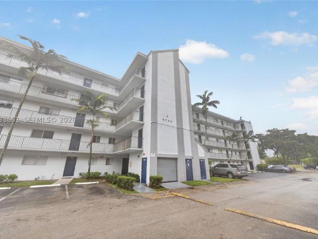 Luxury apartment complex for rent in Miramar, Florida