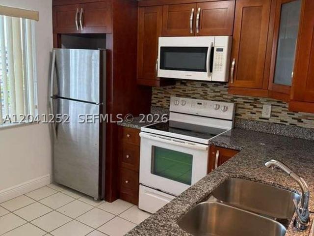Luxury apartment complex for rent in Miramar, Florida