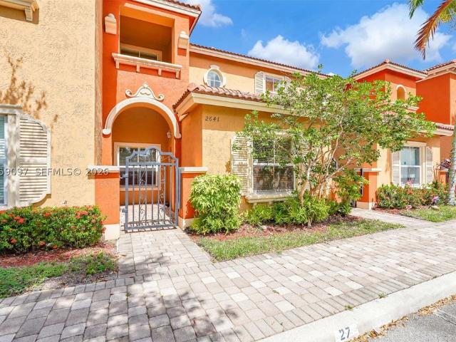 Luxury apartment complex for rent in Miramar, Florida