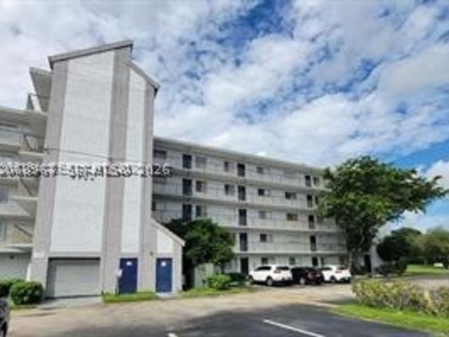 Luxury apartment complex for rent in Miramar, Florida