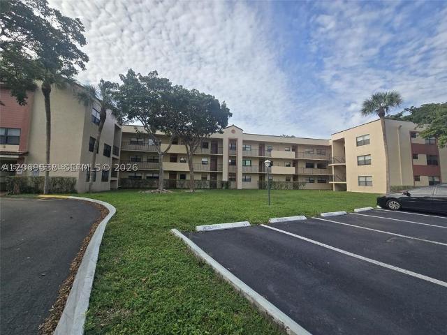 Luxury apartment complex for rent in Miramar, Florida