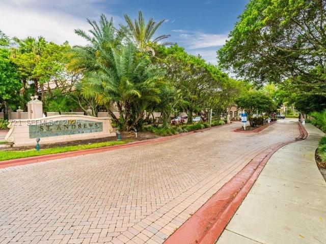 Luxury apartment complex for rent in Miramar, Florida