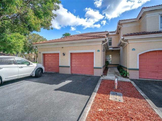 Luxury apartment complex for rent in Miramar, Florida