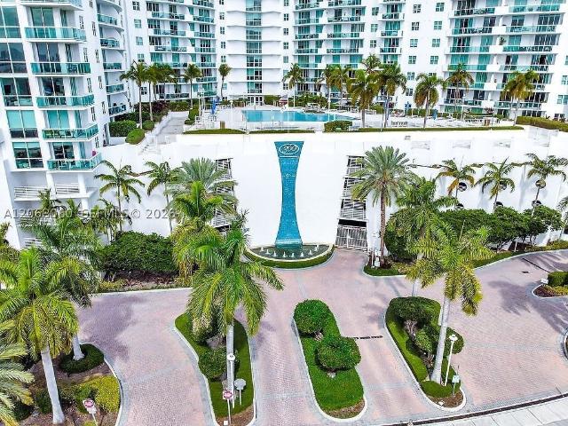 Luxury apartment complex for rent in North Bay Village, Florida