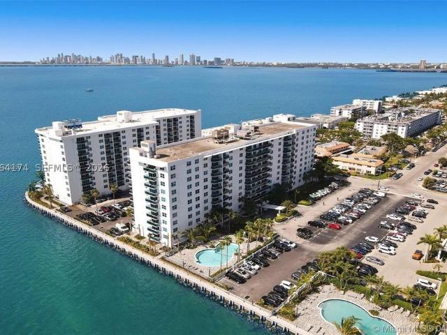Luxury apartment complex for rent in North Bay Village, Florida