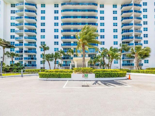 Luxury apartment complex for rent in North Bay Village, Florida