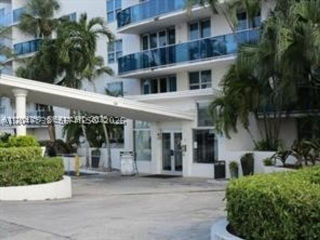 Luxury apartment complex for rent in North Bay Village, Florida