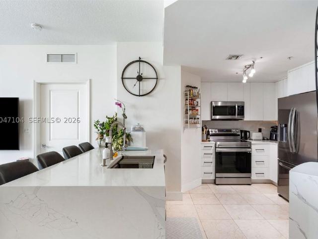 Luxury apartment complex for rent in North Bay Village, Florida
