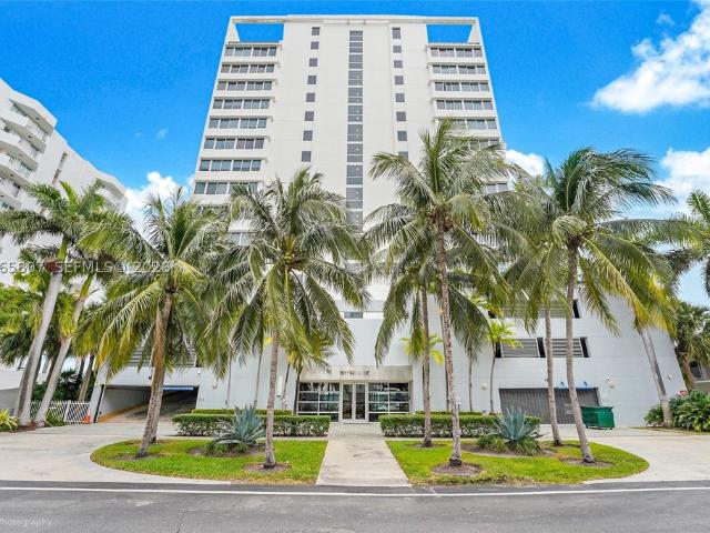 Luxury apartment complex for rent in North Bay Village, Florida