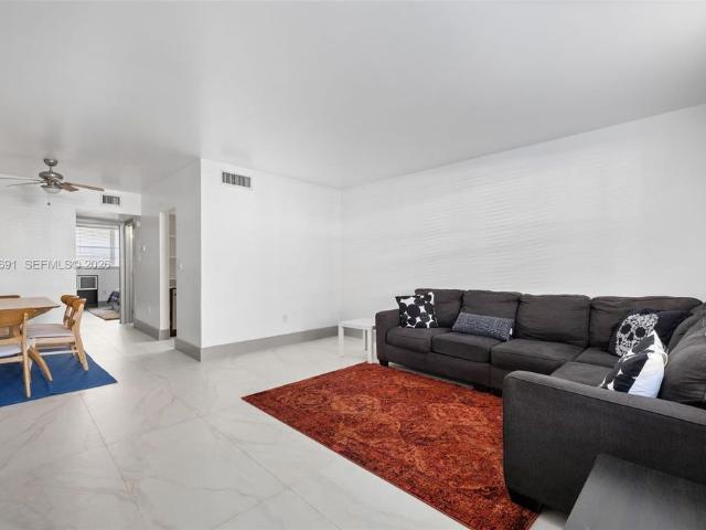 Luxury apartment complex for rent in North Bay Village, United States
