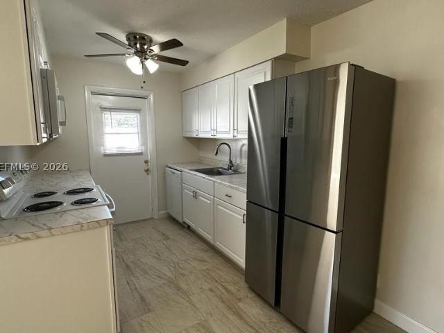 Luxury apartment complex for rent in North Lauderdale, United States